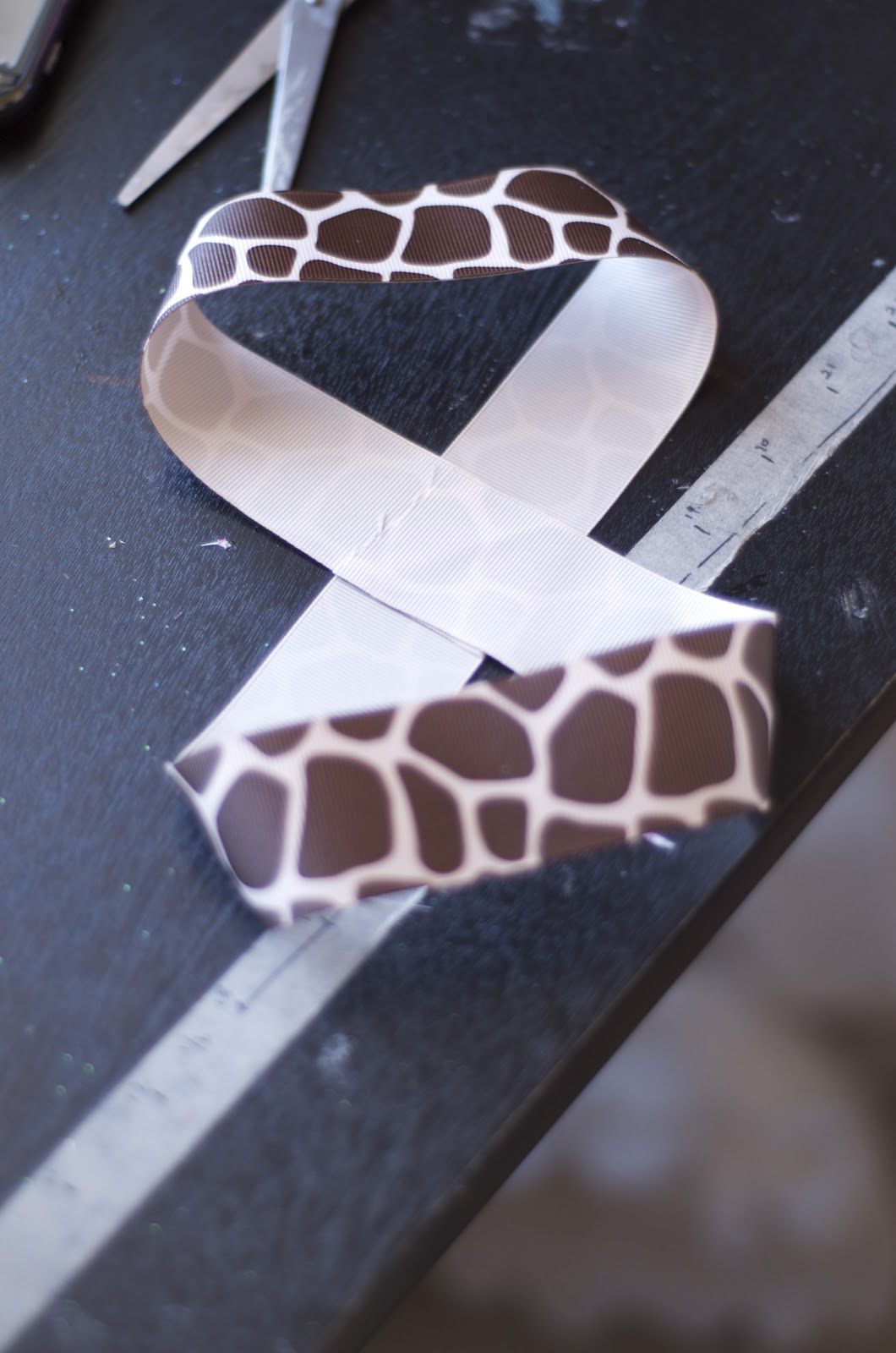 Live. Laugh. Love.: Small Layered Bow Tutorial