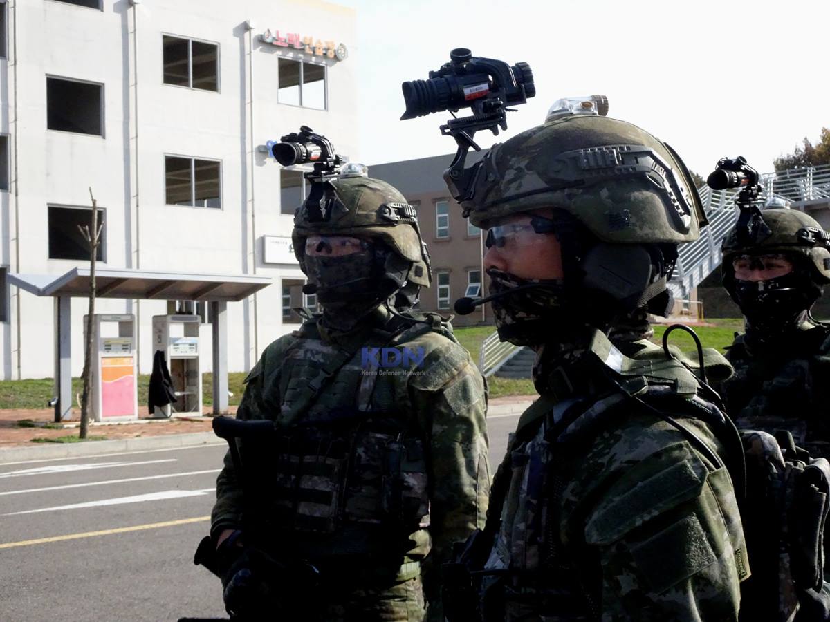 ROK Defense: Warrior Platform showcased by Republic of Korea Army 706th ...