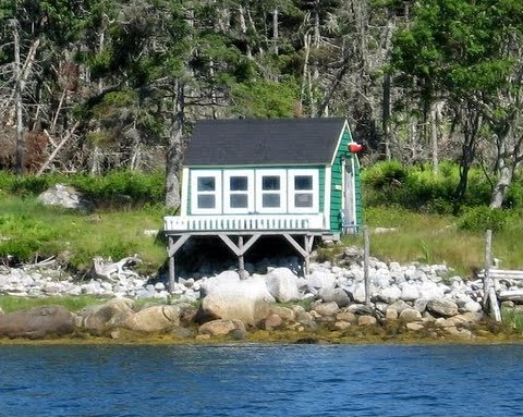 Restoration of a Tiny House by the Sea