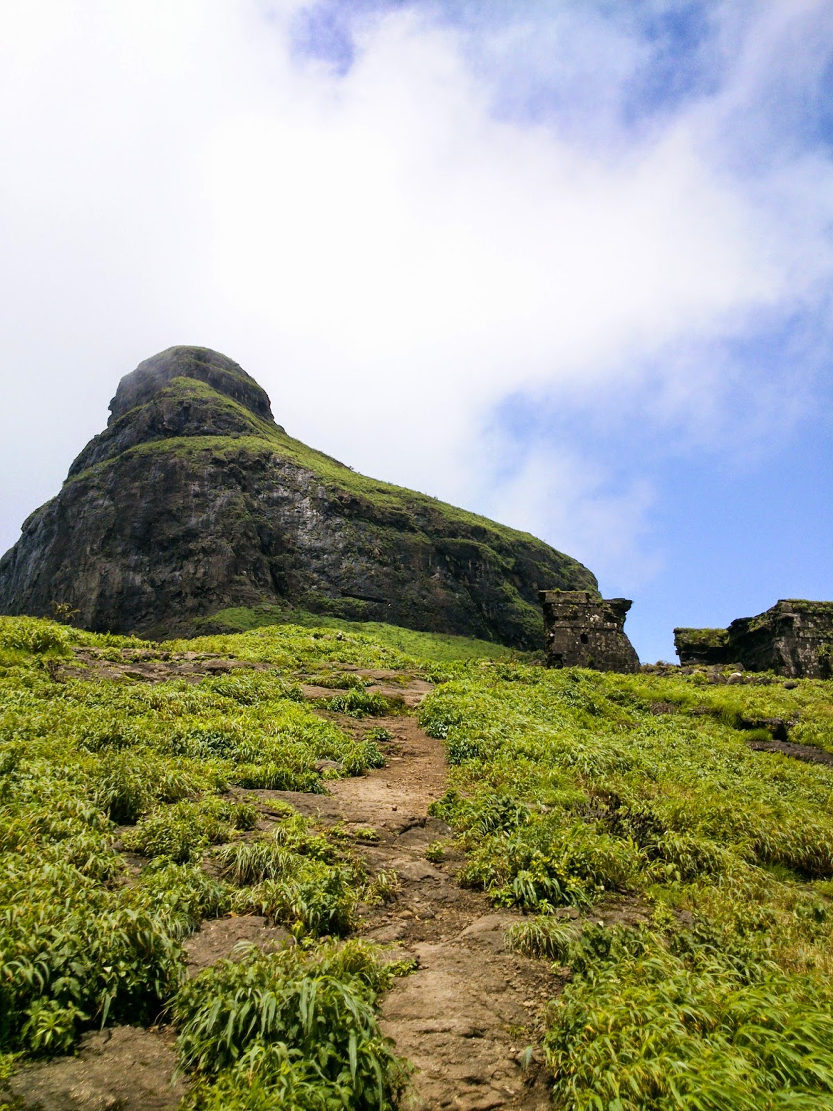 INDEPENDANCE DAY WEEKEND HIKE (PART 1): DHODAP FORT ~ Monsoon Trekker