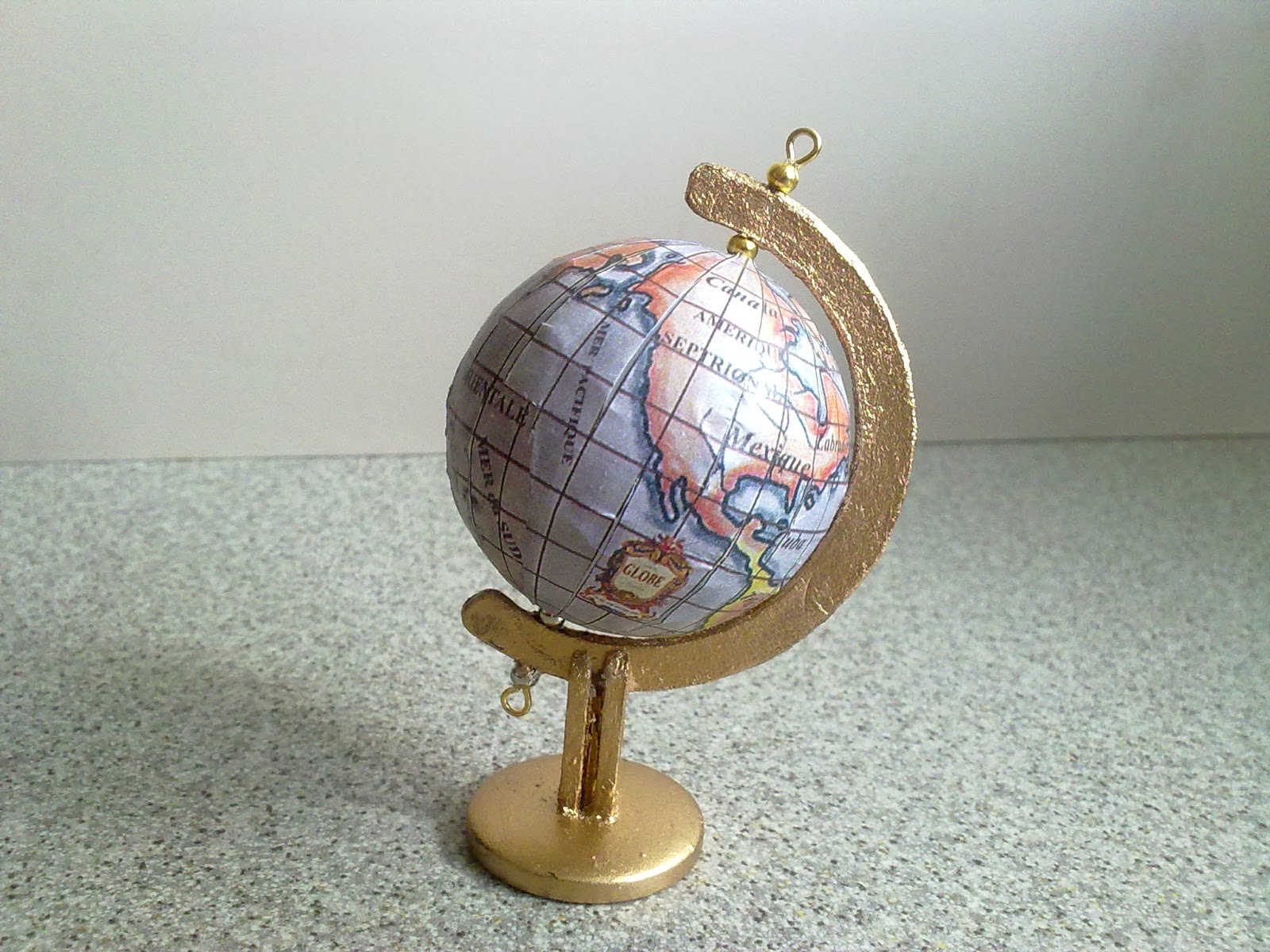 Vee Minis: 1/12th scale globes