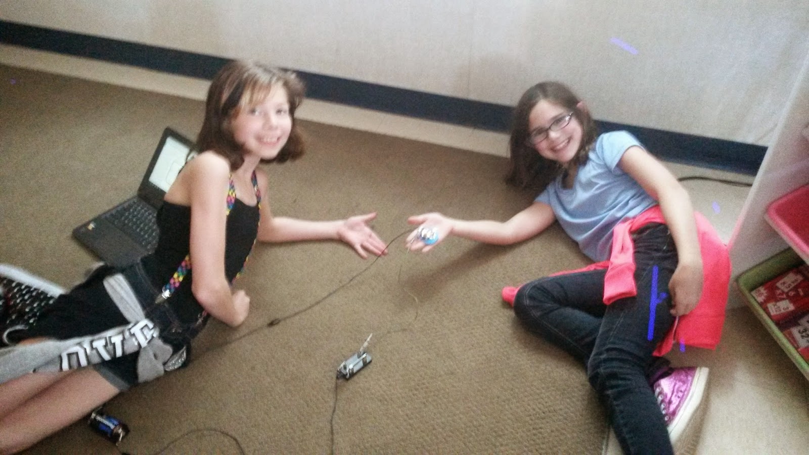 Mrs. Becker's 4th Grade Class: SCIENCE! Electrical Circuits in action!