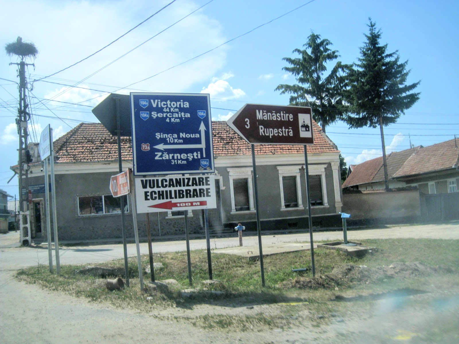 Impresii de calatorie: Sinca Veche: Biserica rupestra si Schitul ...