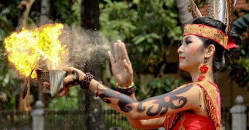 Tradisi Mangkok Merah Suku Dayak Kalimantan ~ Etnics