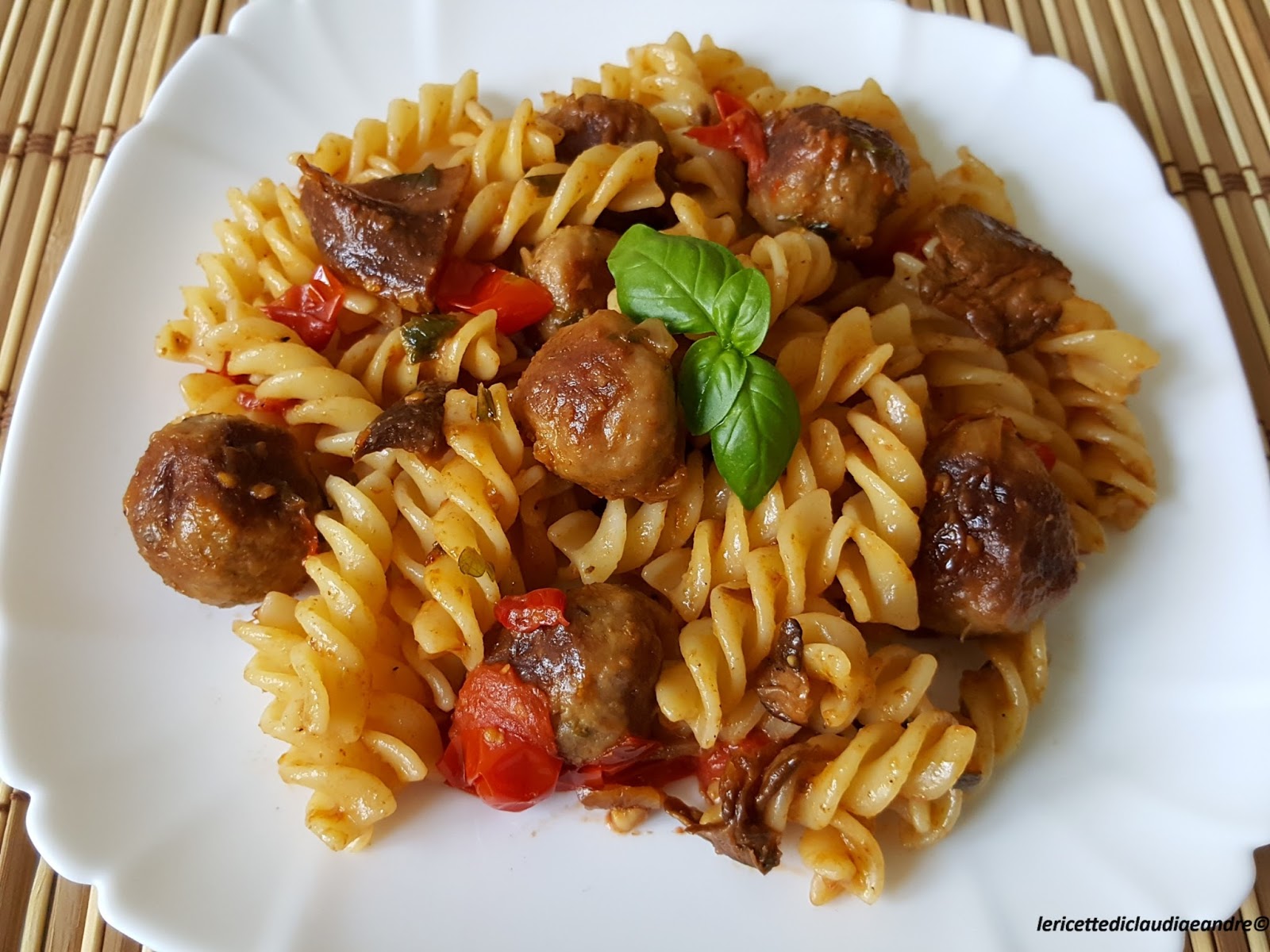 Pasta con polpette, porcini e pomodorini | Ricetta ed ingredienti dei ...