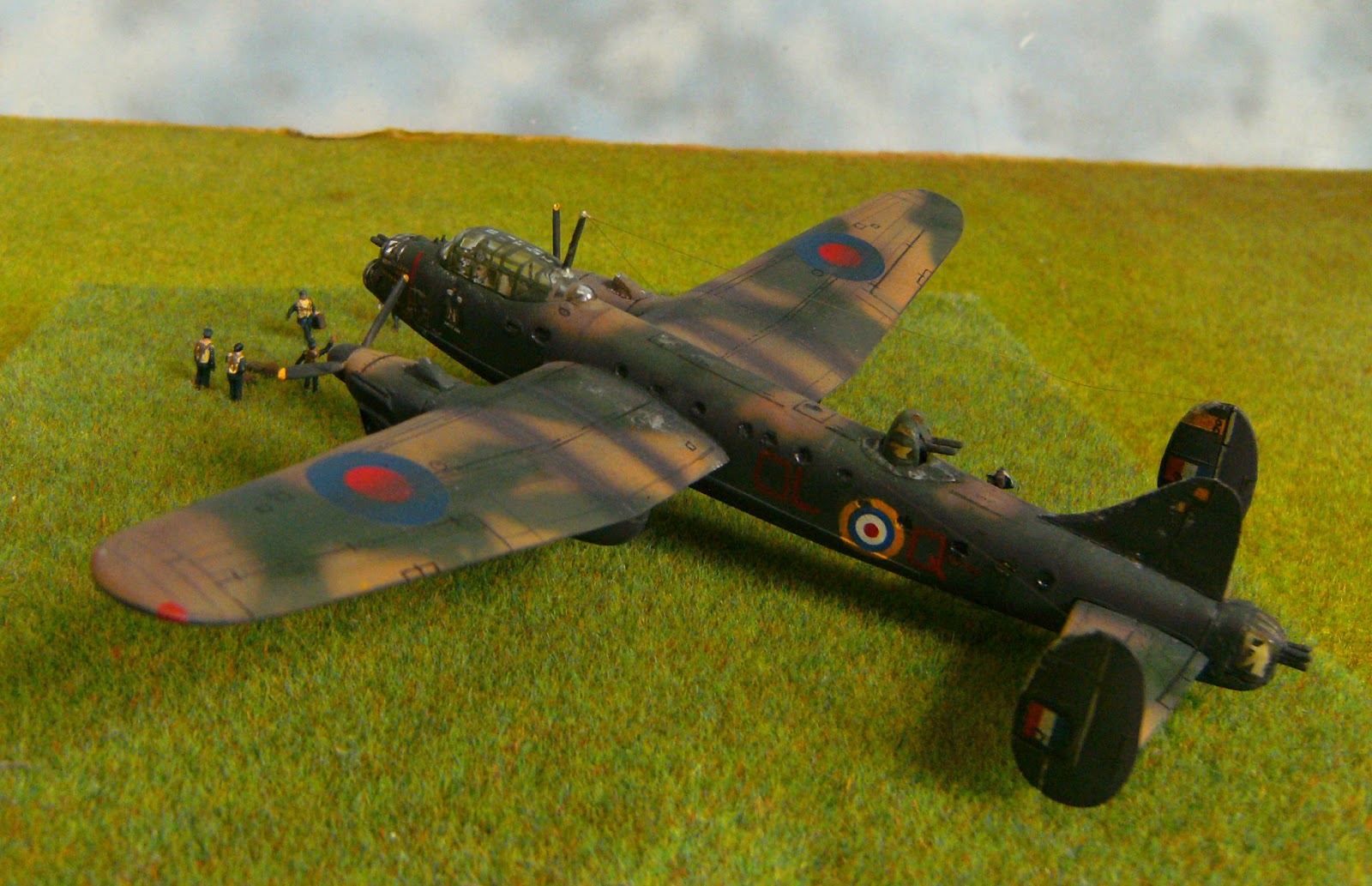 Happyscale-Modellbau: Avro 679 Manchester - Academy scratch conversion ...