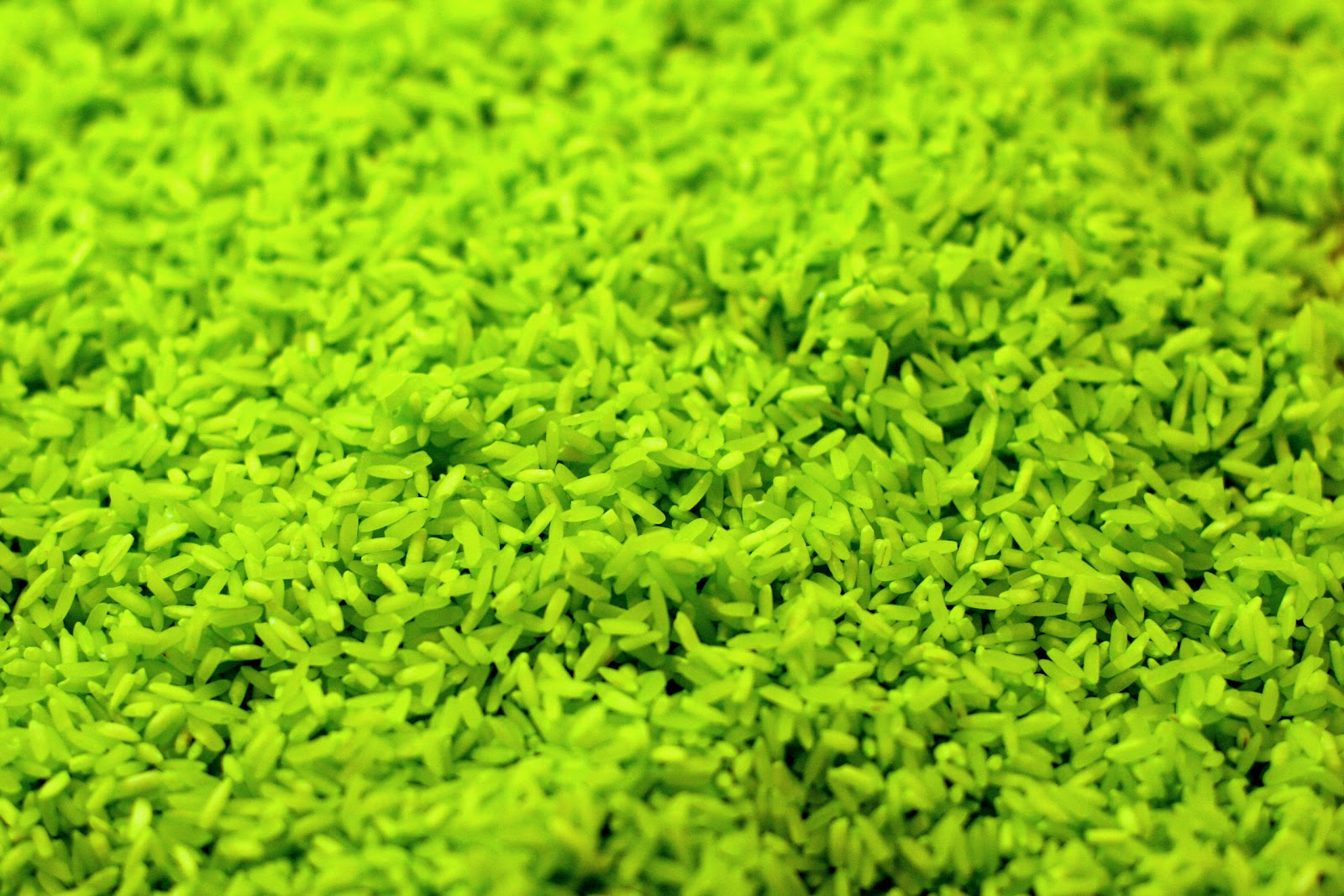 The best way to color rice: a comparison of two methods