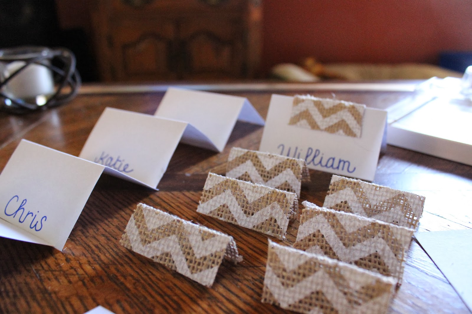 Married to Davis: DIY: Burlap Placecards