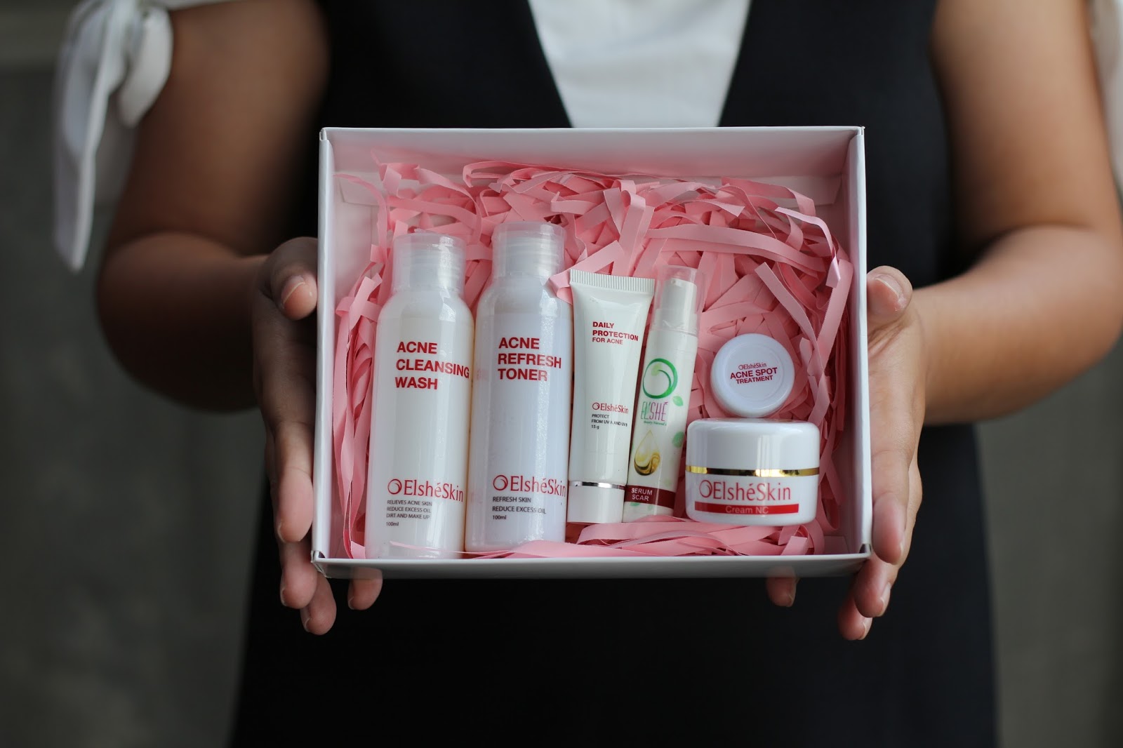 SARAH MIGNONE: [REVIEW] ELSHÉSKIN ACNE TREATMENT SERIES