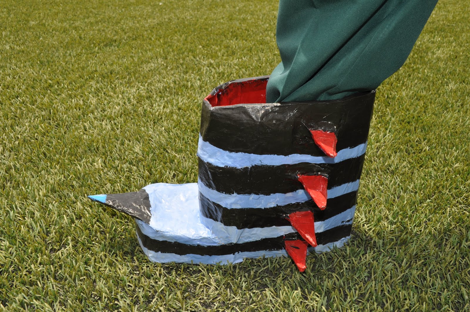 I teach art: Bug Shoe Design