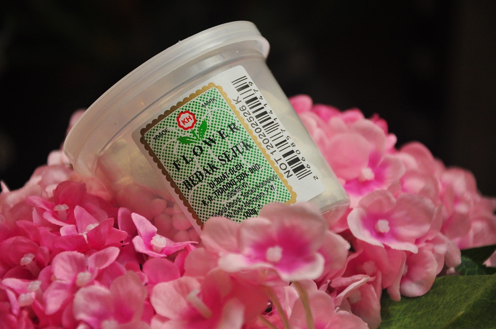 Fynna Erfinna: Traditional mask; Bedak sejuk.