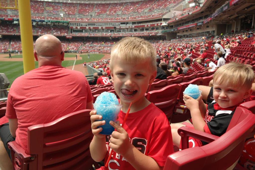 XM MLB Chat: Reds fans have snow cones during 7th inning stretch