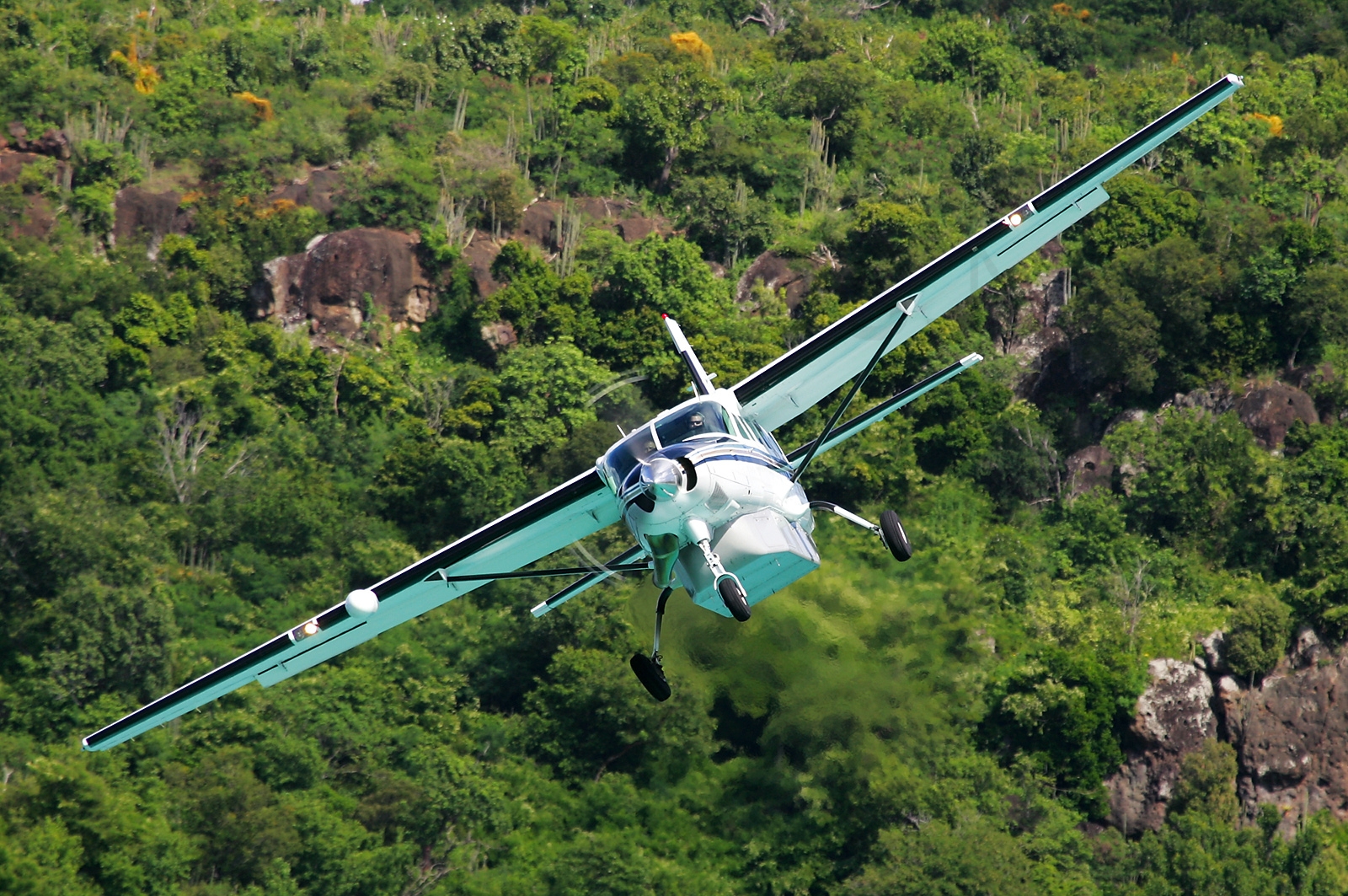 Cessna 208 Caravan While Maneuvering Aircraft Wallpaper 3764 - Aircraft ...