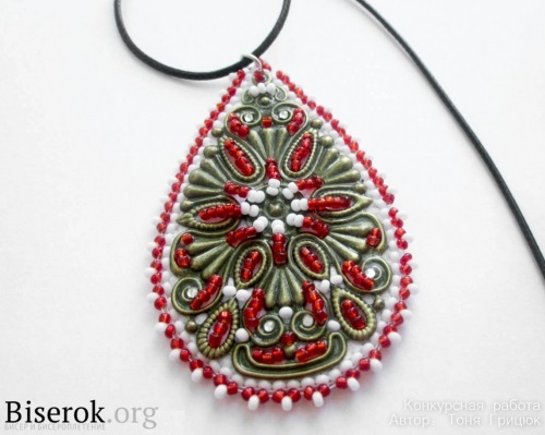 Clever Idea to Make a Bead Embroidered Filigree Pendant / The Beading Gem