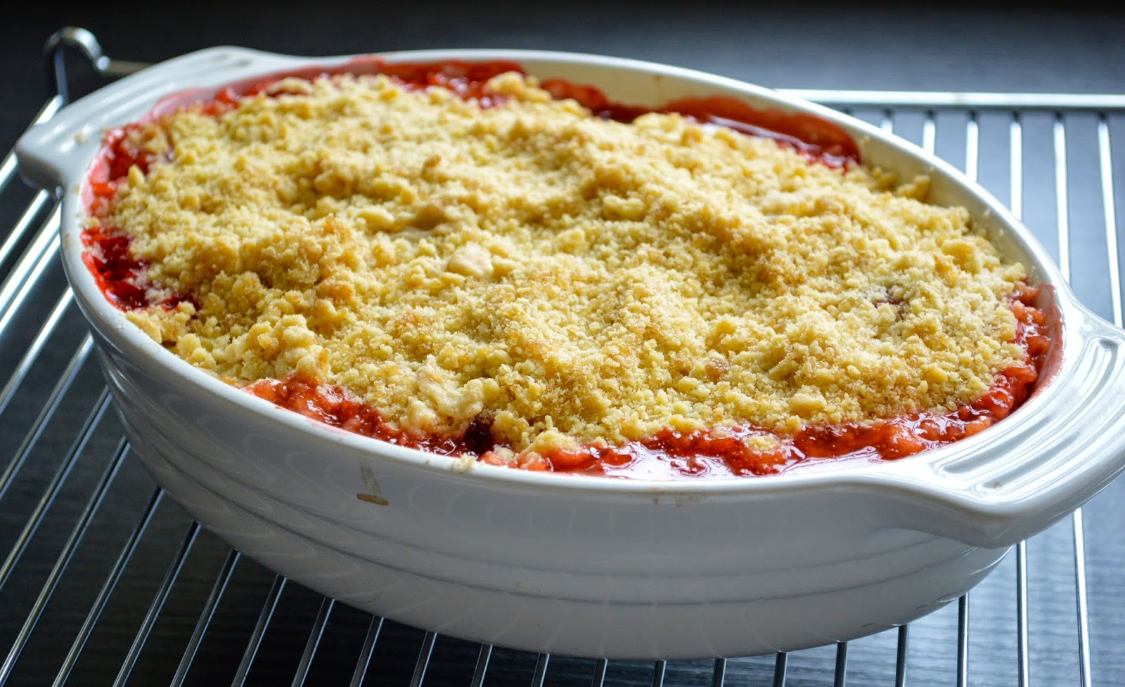 Kitchen Delights: Strawberry and Rhubarb Crumble - Recipe