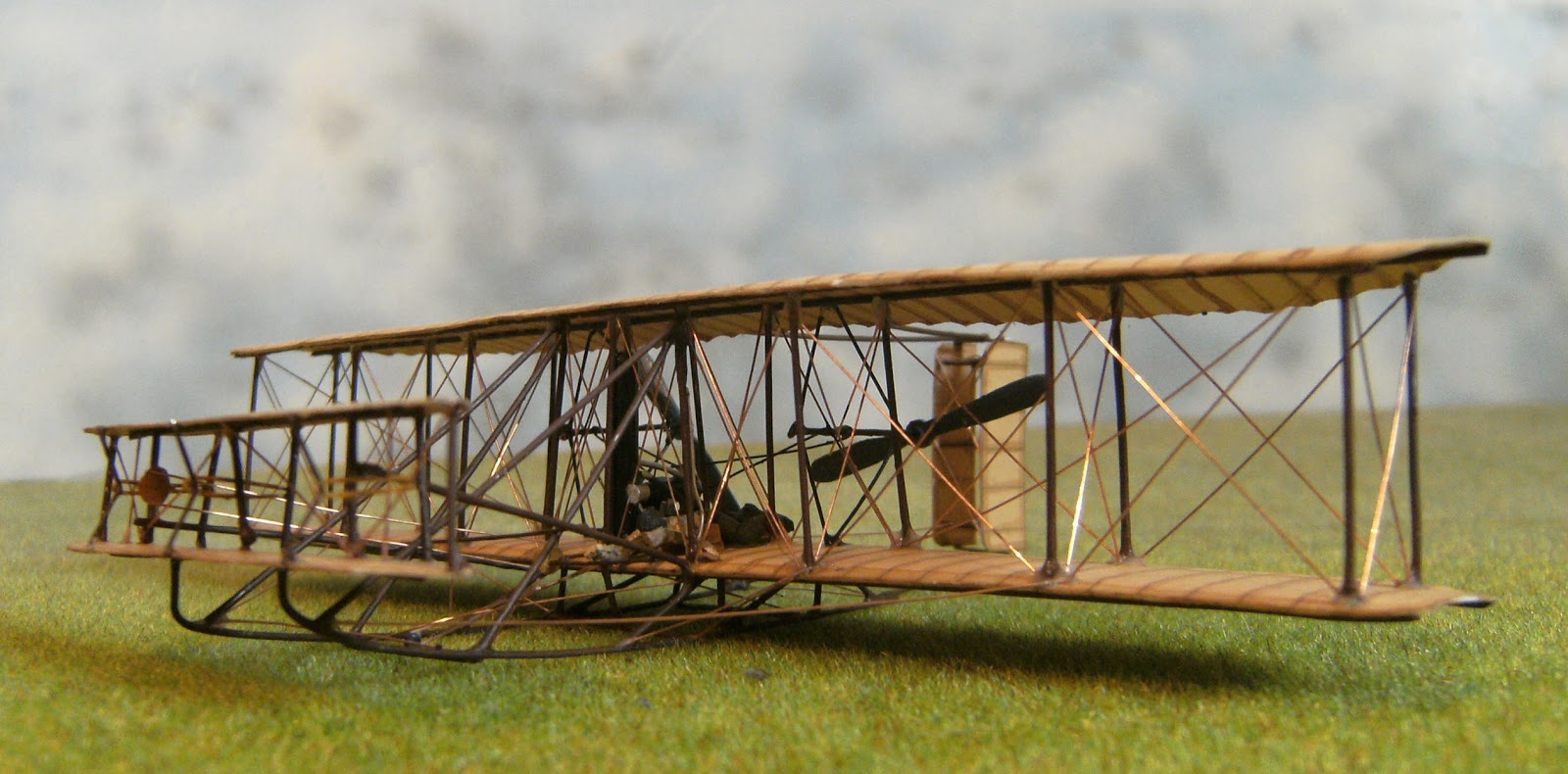 Happyscale-Modellbau: Wright Flyer - papermodel ( and wire ) 1:72