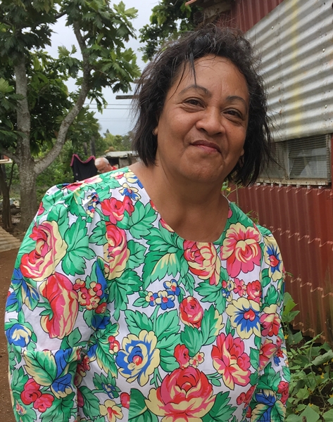 Thomsons In Tonga: Tokomololo Chicken Project