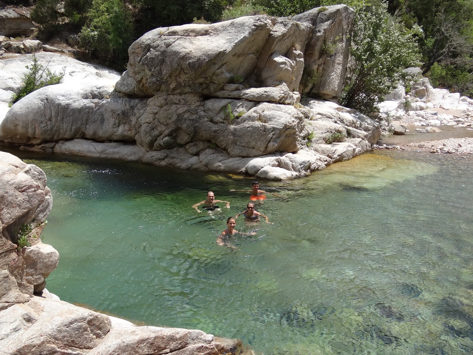 Les HinschBurdin: La rivière du Cavu et ses piscines naturelles