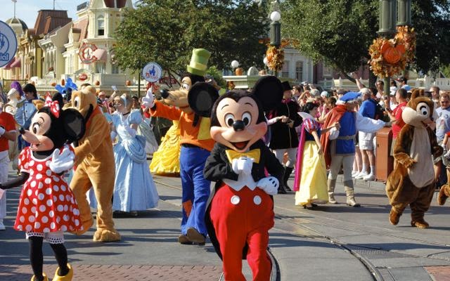Disney Musings: Wordless Wednesday: Disney Characters on Parade, Walt ...