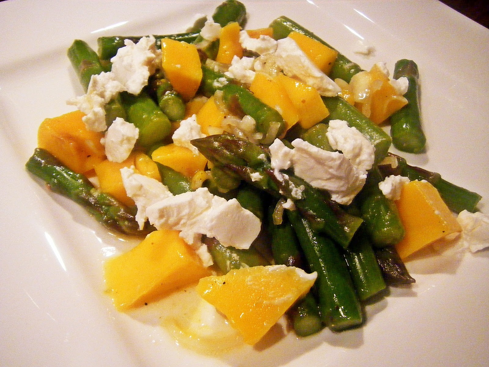 Sugar and Spice: Spargel-Mango-Salat mit Ziegenfrischkäse