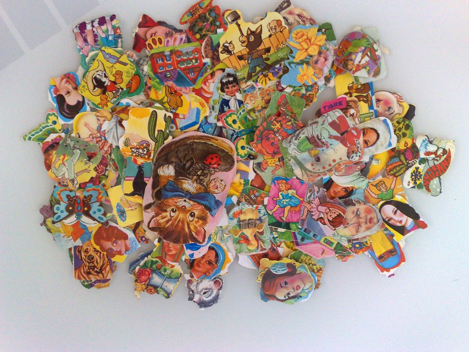 JUGUETES PARA TODOS: LOS CROMOS, UN JUEGO DE NIÑAS