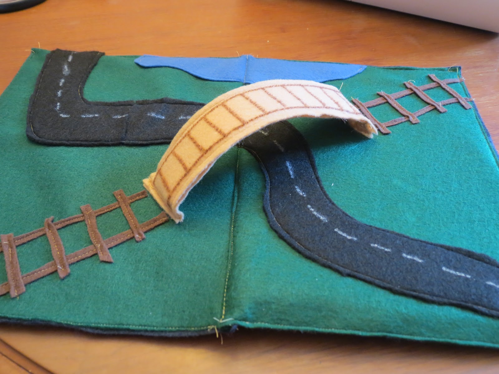 My Full Time Job: Fun With Felt: Travel Road Set
