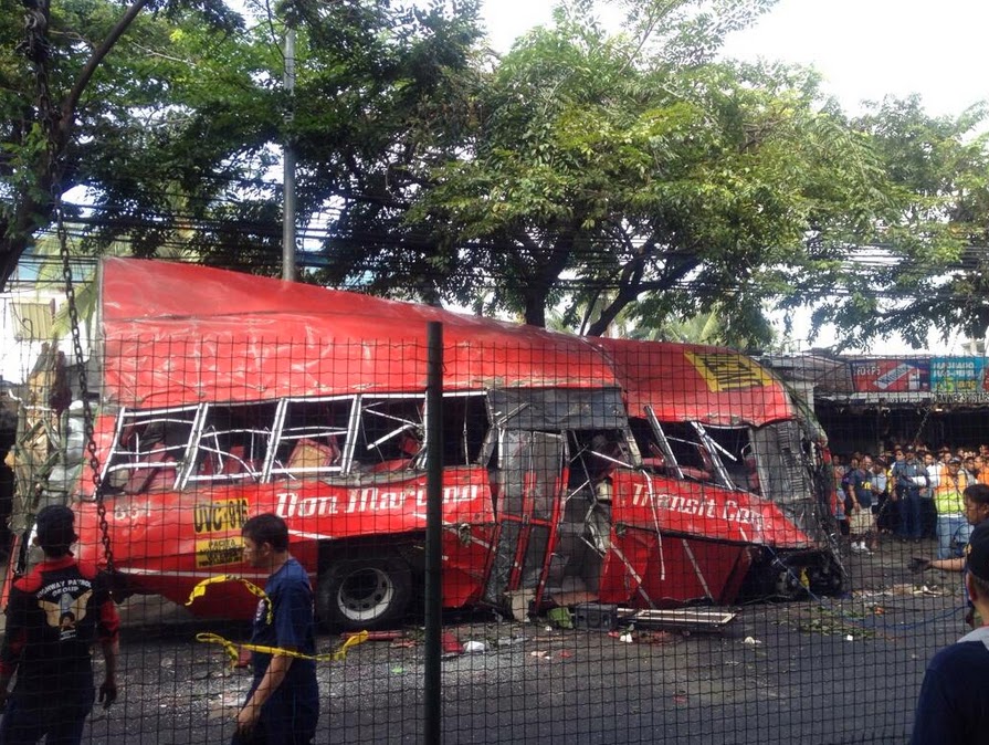Popular Manila: SLEX Accident: Don Mariano Bus Falls Off Skyway