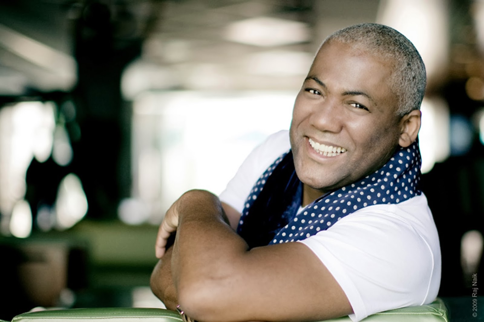 Donloe's Lowdown: Jonathan Butler Says 'Merry Christmas To You'