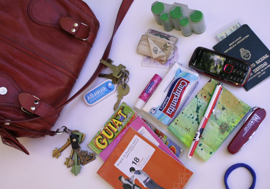 mambobilia: DESAFÍO: QUÉ LLEVAS EN TU CARTERA?