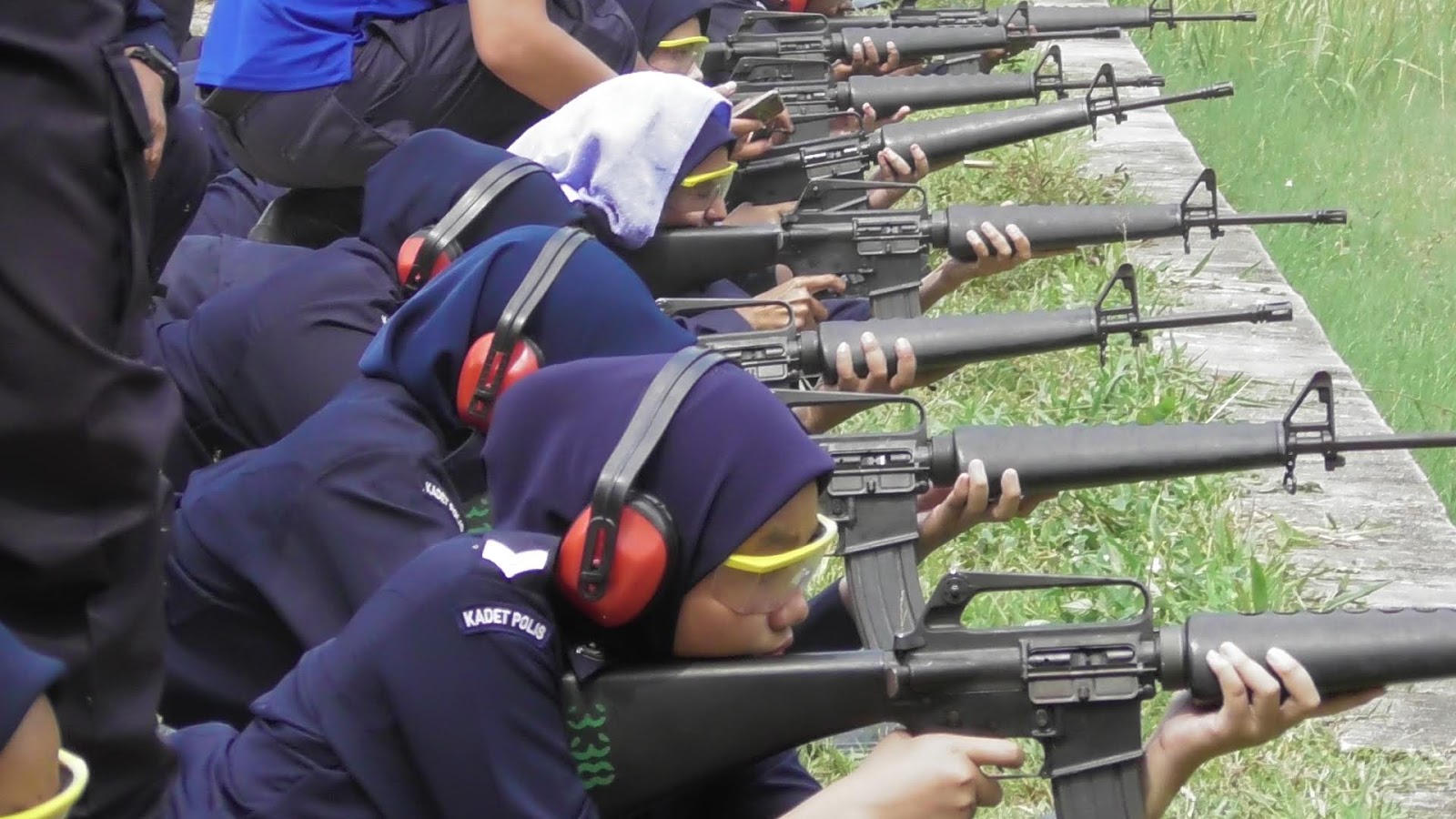 Sekolah Menengah Kebangsaan Air Itam (SMART) : Latihan Menembak Senjata ...