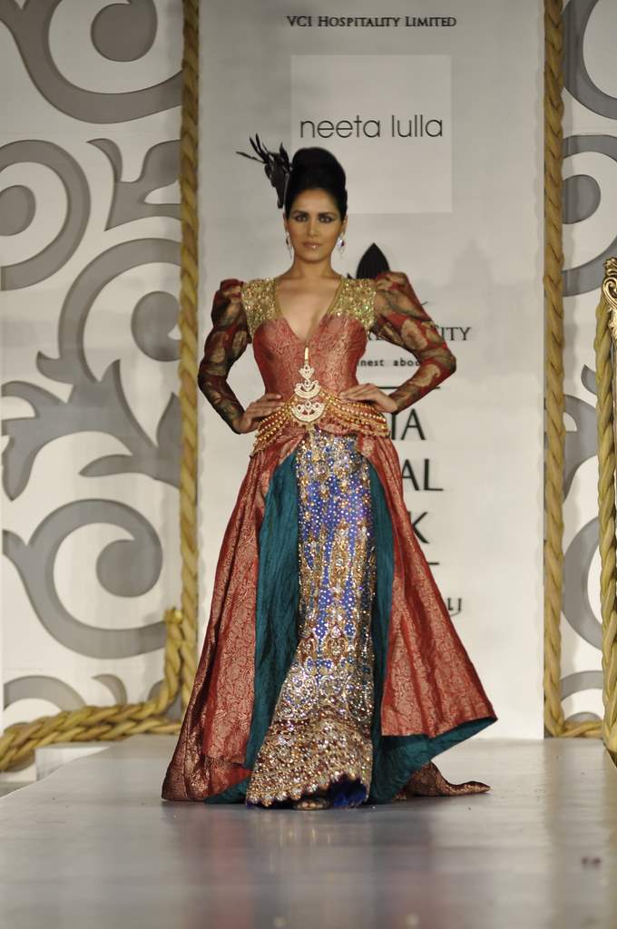 Emoo Fashion: Neeta Lulla Bridal Collection 2012