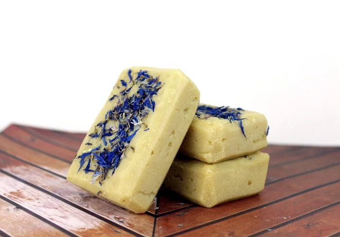 Basic Bastille Soap Recipe with Essential Oils - Everything Pretty