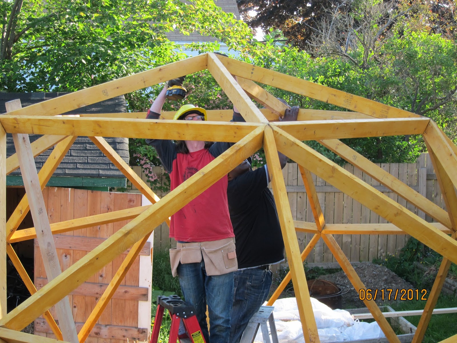 Elf In A Tree: Building a Biodome Part 4: Dome Frame and Straw Bale Wall