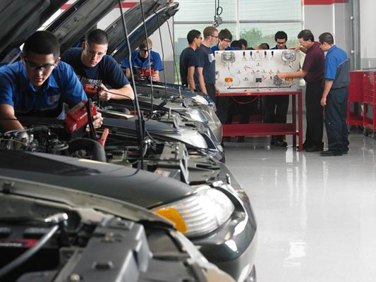 How to Choose the Best Automotive School - CarMag