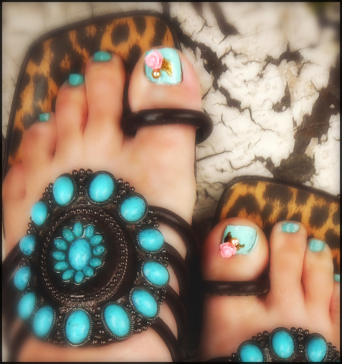 Suzy Homefaker: Turquoise Toes