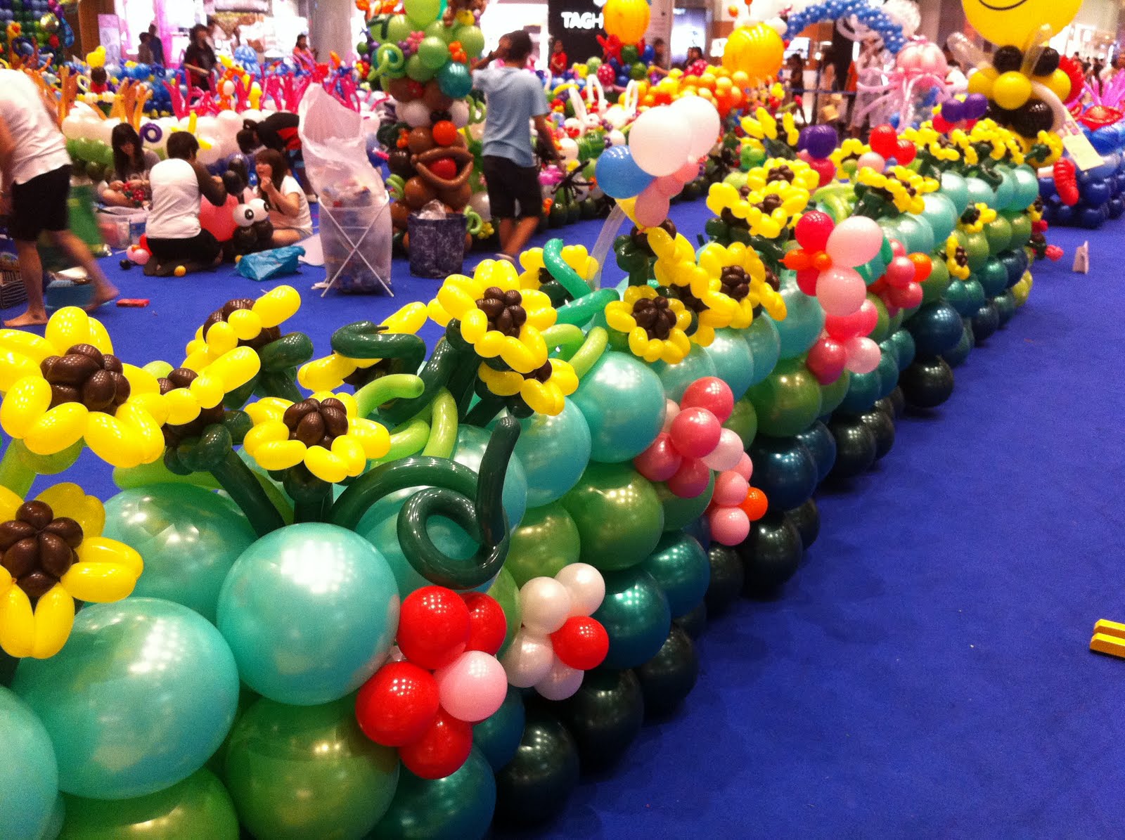 Balloon decorations for weddings, birthday parties, balloon sculptures ...