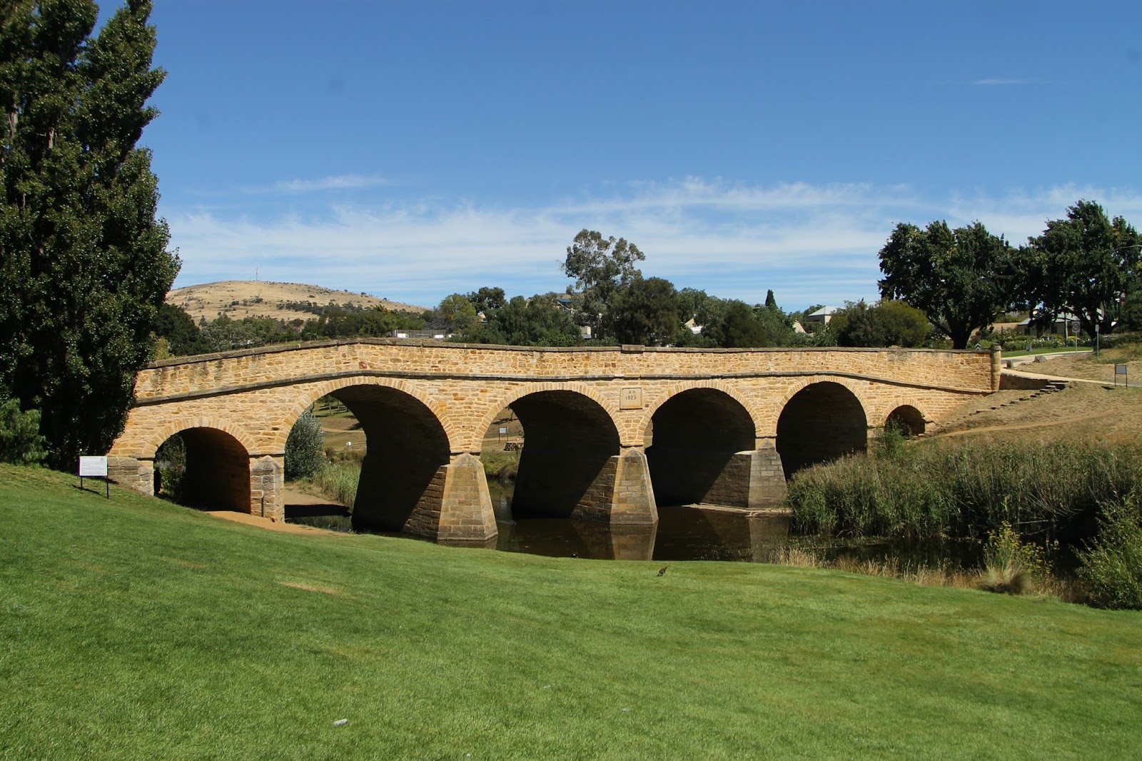 Richmond Bridge - the oldest bridge in Australia - Fiiaelina