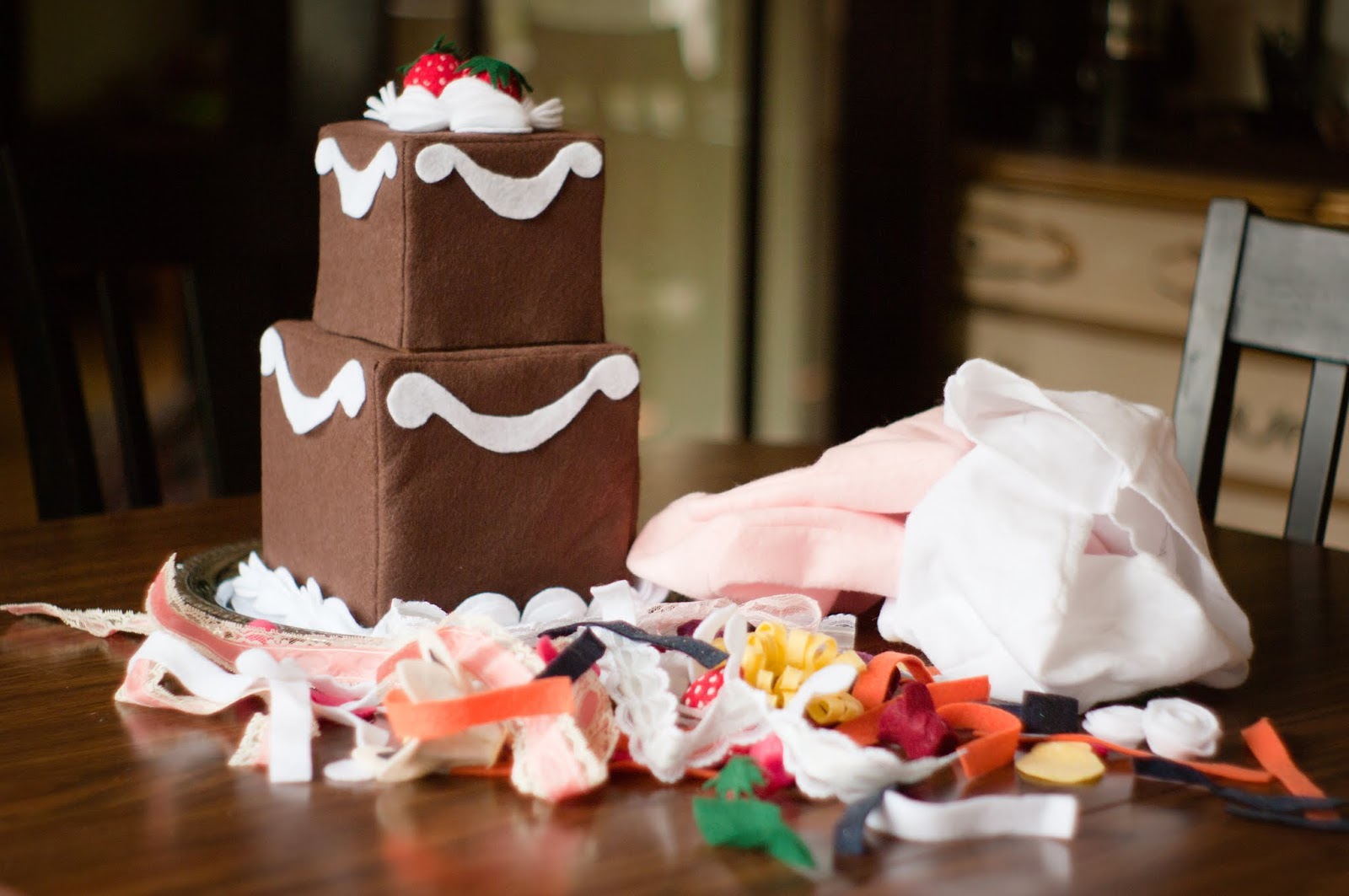 Little Things, Love ... and Reality: Make a Felt Box Cake