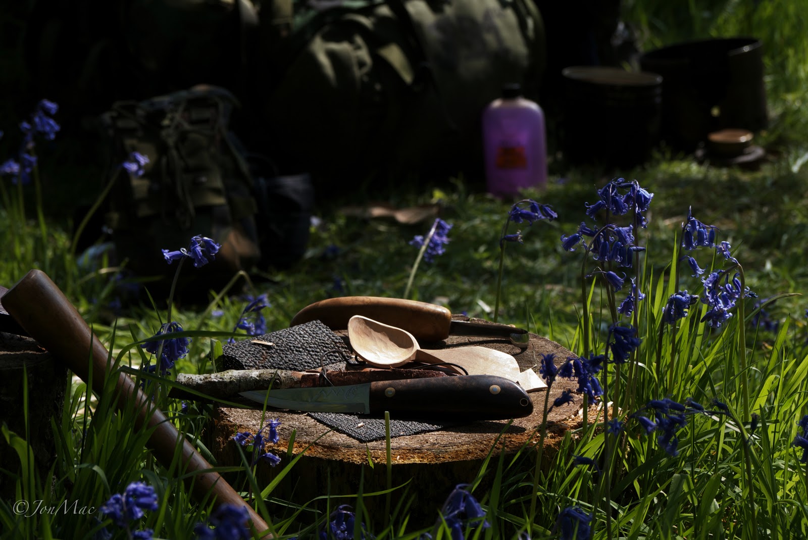 Jon Mac.Spoon Carving First Steps: Cleave using a knife.