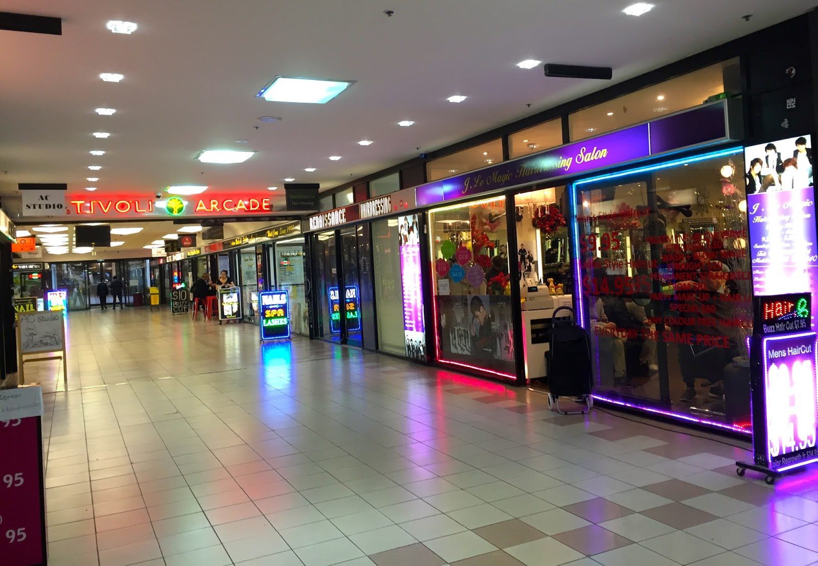 So In Love With Melbourne: Tivoli Arcade - an unseen facet of Melbourne