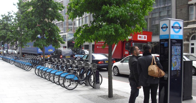 The Traveling Tripod: Bixi bikes - walk up, pedal away