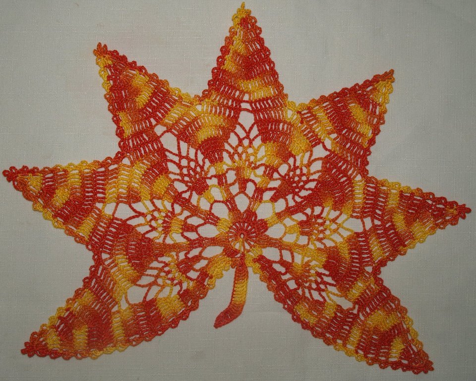 BellaCrochet: Autumn Leaf Doily