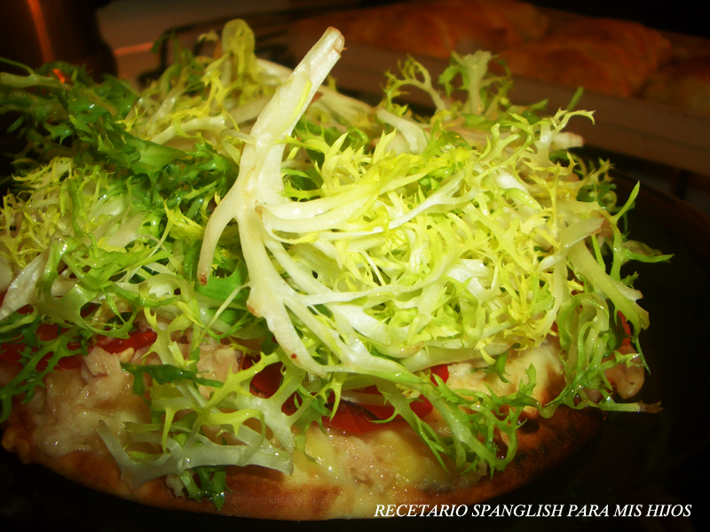 Recetario Spanglish para mis hijos: ¨Pizza¨ de lechuga frisée con atún ...