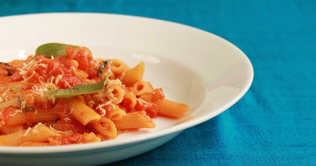 Penne Swirled in a Delicious Red Sauce. | Baking YummiesBakingyummies ...