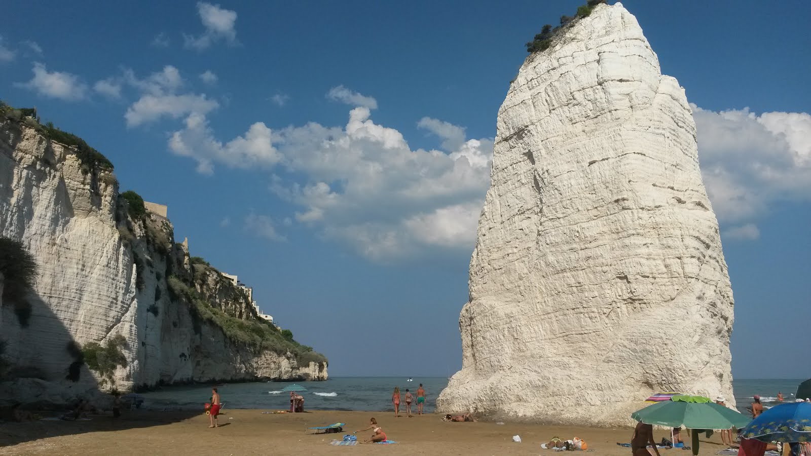 Turismo: A Vieste con I Diari delle Scimmie, dove Pizzomunno divenne ...