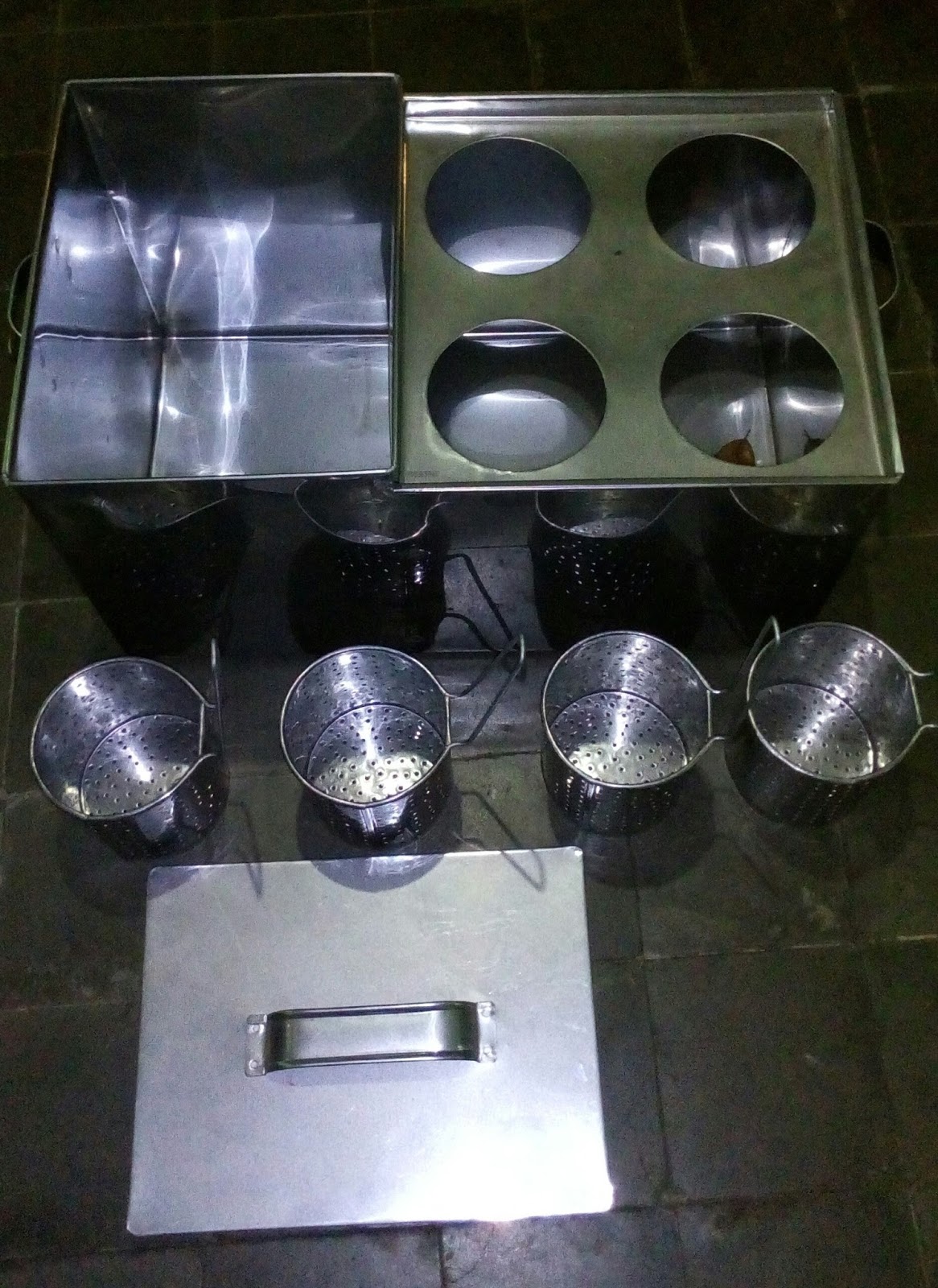 Pengrajin loyang dan langseng /tong air