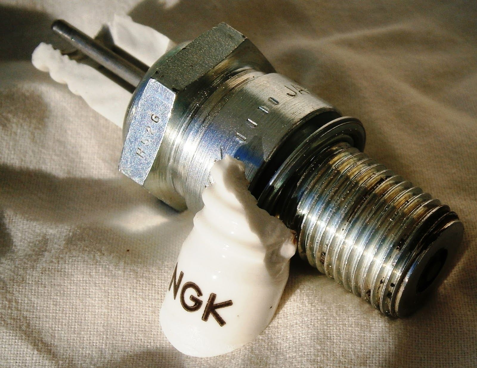 VW SYNCRO: The surface discharge spark plugs ignition.