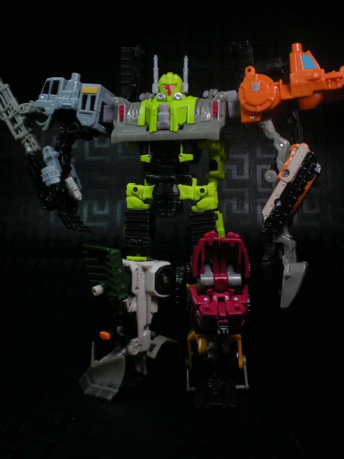 Review: [Hasbro] Transformers Drivetrain | Night's Corner