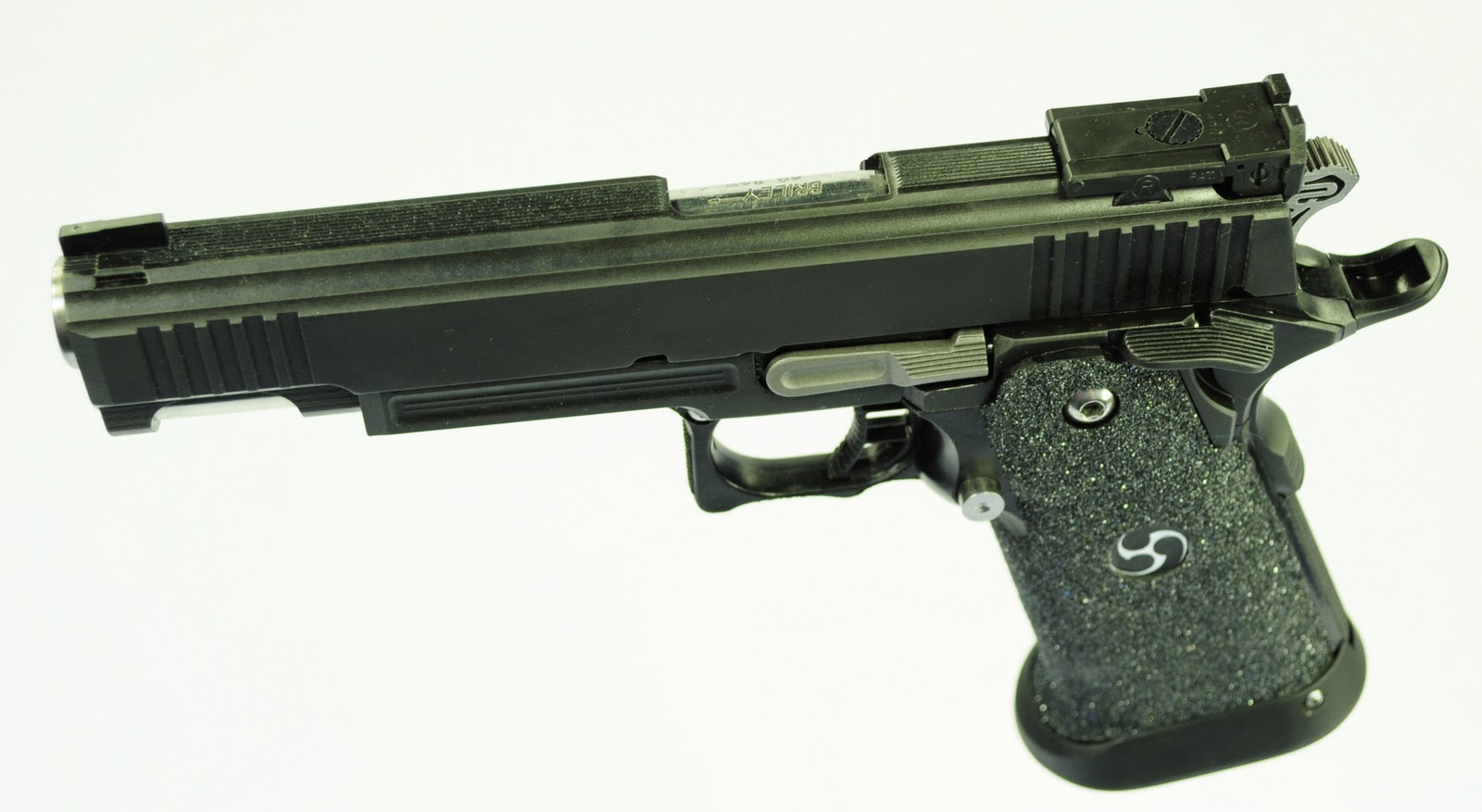 TACTICAL WAREFARE ARMORY: 1911-2011 PISTOLS