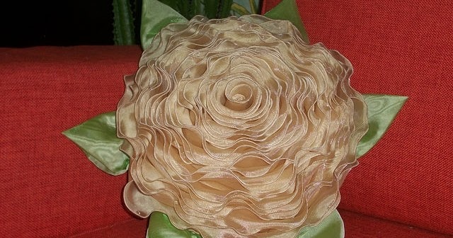 Tina's handicraft : rose pillow tutorial